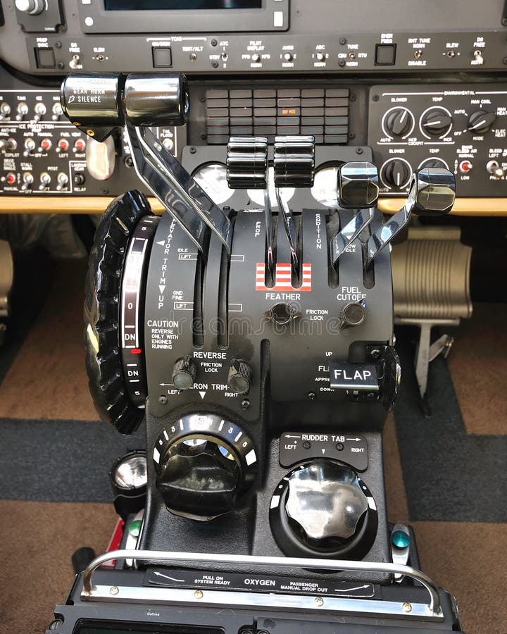 Instrumentos Y Mandos De Vuelo De Aviones Imagen de archivo editorial ...