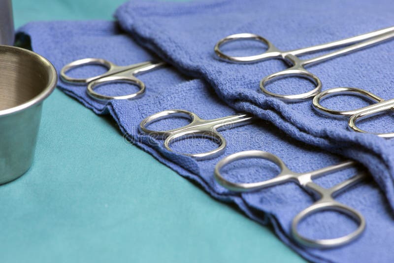 Instruments chirurgicaux photo stock. Image du outil - 37918932