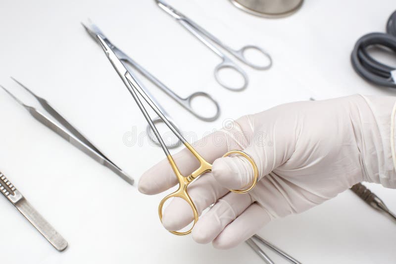 Instrument chirurgical image stock. Image du groupe, support - 14861245