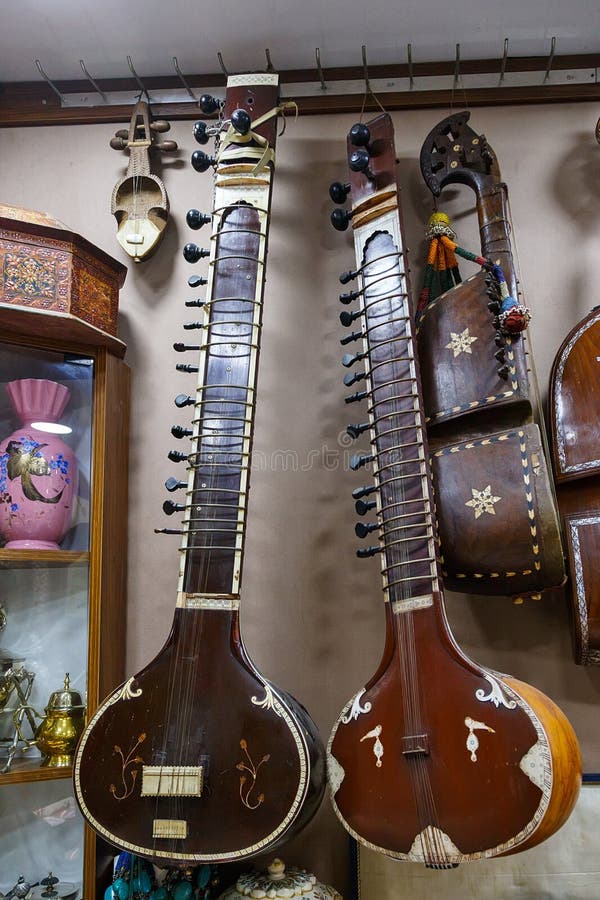 Luth Turc Et Arabe D'instrument Image stock - Image du rendement ...