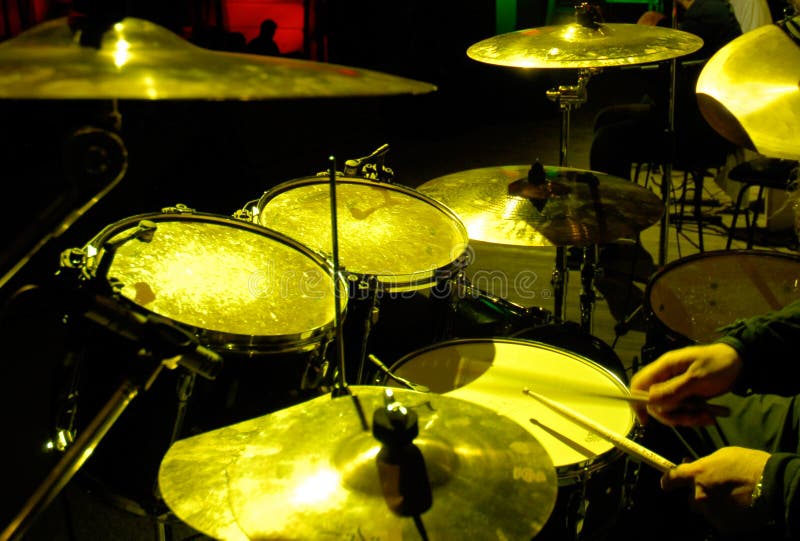 Instruments de percussion photo stock. Image du microphone - 3225068