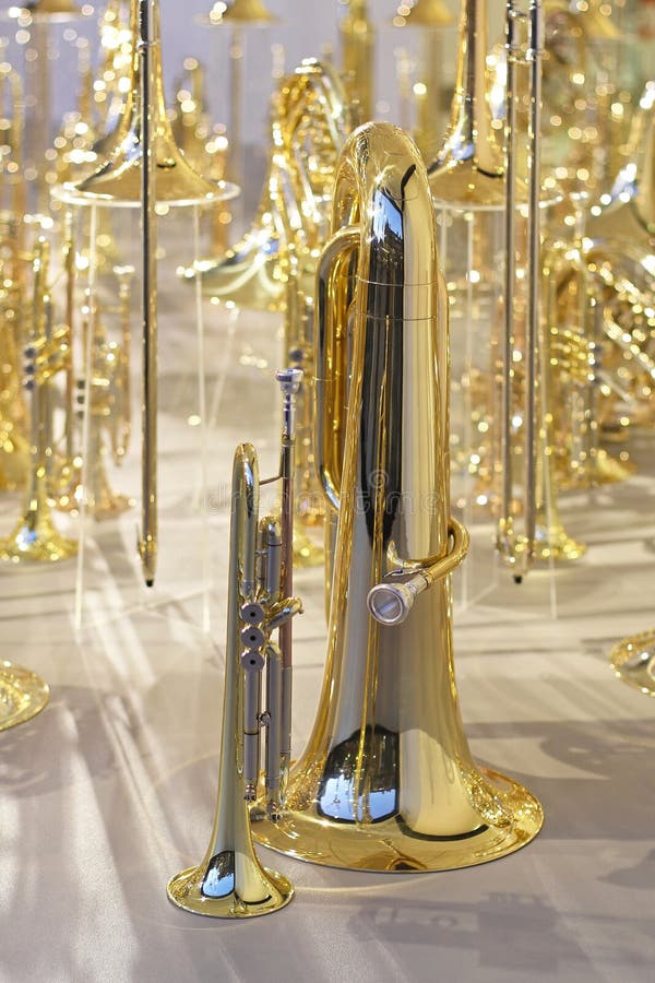 Instruments à Vent En Cuivre Image stock - Image du instruments ...