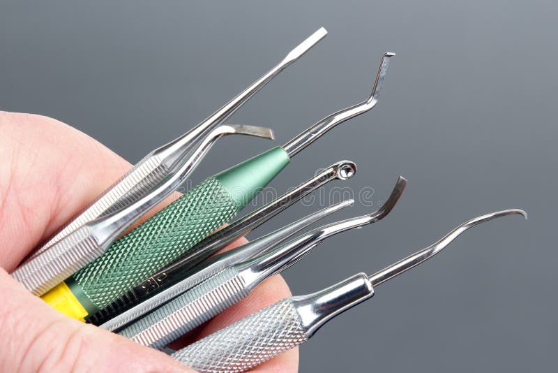 Plateau Des Outils Dentaires Image stock - Image du dentiste, gaze ...