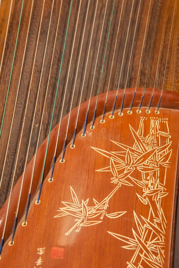 Instruments Folkloriques - Cithare Photo stock - Image du arts ...