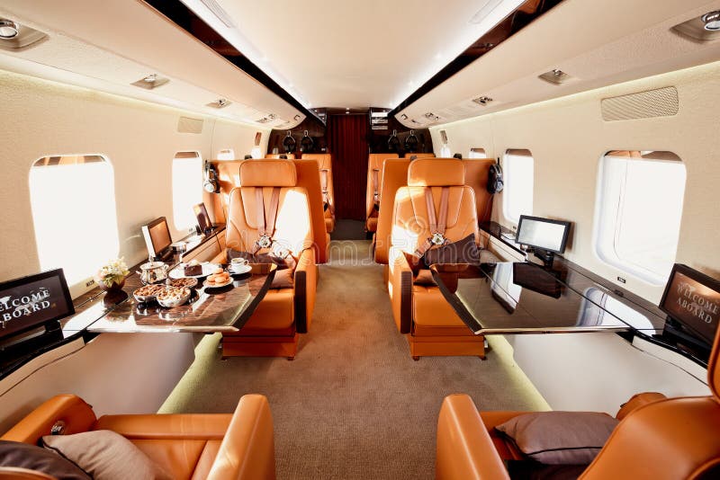 Intérieur d'avion privé image stock. Image du carlingue - 35664631