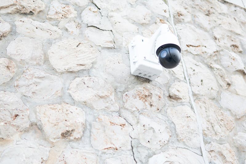 Intelligent CCTV Camera with Selective Focus and Wifi, Battery Powered ...
