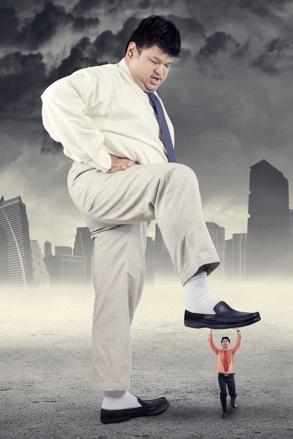 Intento Del Empresario Para Pisotear a Su Rival Imagen de archivo ...