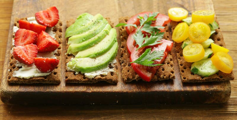 Intercala La Patata a La Inglesa Del Centeno Con El Aguacate, Tomate ...