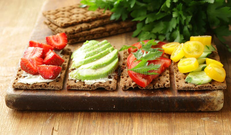 Intercala La Patata a La Inglesa Del Centeno Con El Aguacate, Tomate ...