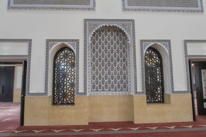 Interior Al-Farooq-Omar-Bin-Al-Khattab-Mosque-in-Dubai Editorial Photo ...