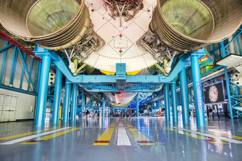 Apollo Saturn V Stage 1 Rocket and Engines at Kennedy Space Center ...