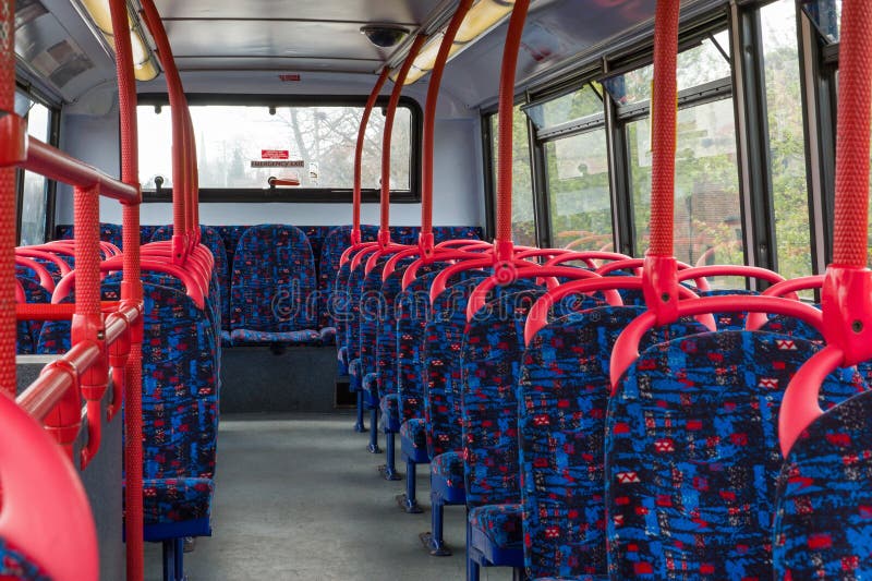 Conducción con un omnibus foto de archivo. Imagen de carro - 5408988