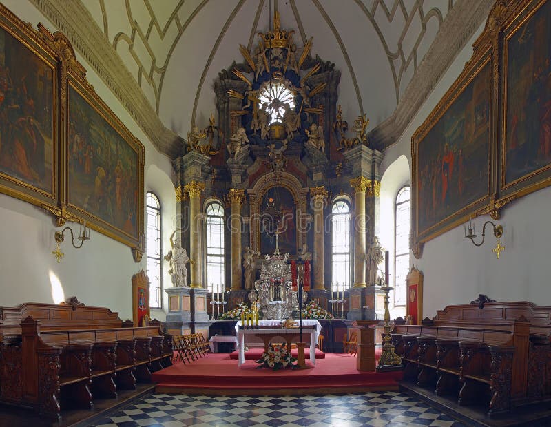 Interior a Catedral Velha Em Zamosc, Poland. Imagem de Stock Editorial ... Interior a Catedral Velha Em Zamosc, Poland. Imagem de Stock Editorial ...