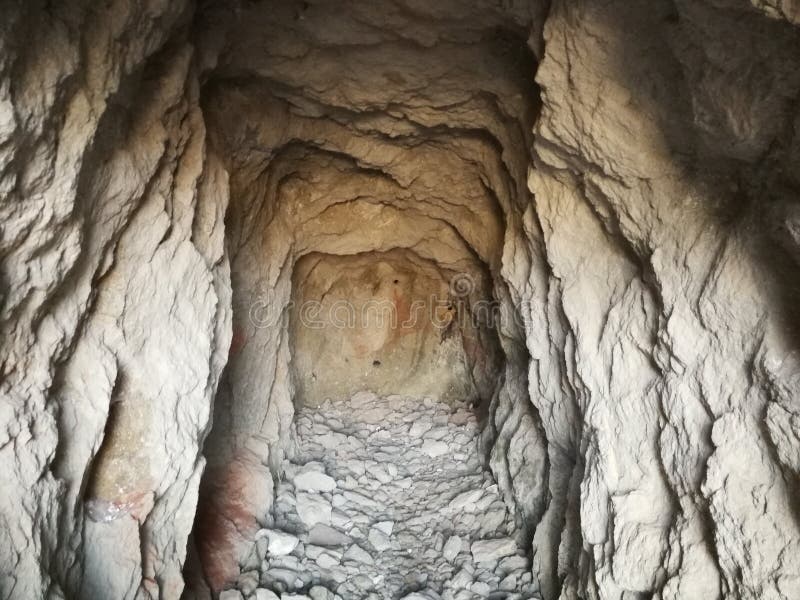 Entrance to cave stock image. Image of walls, rock, entrance - 156717669