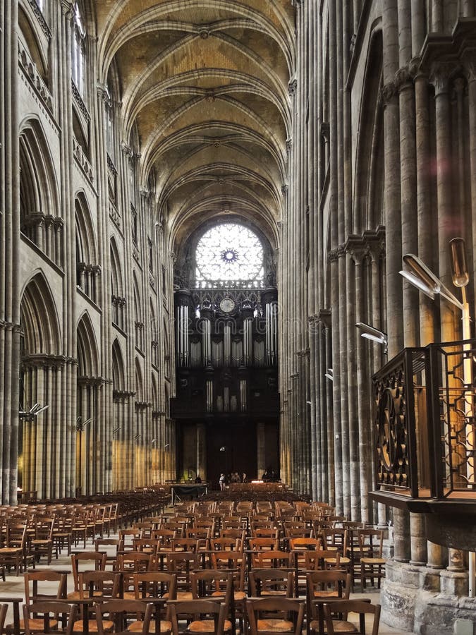 Interior Da Catedral De Rouen Fotografia Editorial - Imagem de coluna ...