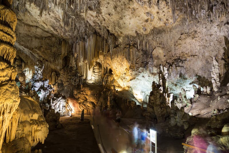 Interior Da Caverna Natural Na Andaluzia, Espanha -- Dentro Do Cuevas ...