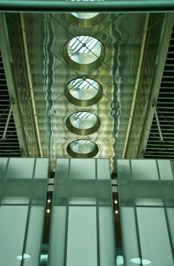 Interior De Alta Tecnología Del Edificio Imagen de archivo - Imagen de alto, luces: 6407555