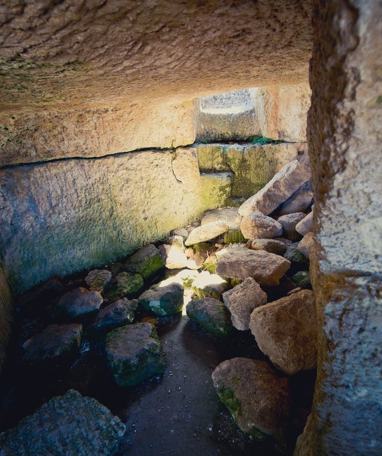 Interior de la cueva foto de archivo. Imagen de casa - 32026726