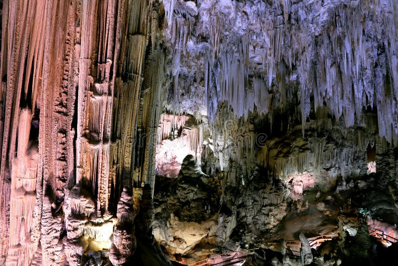 Interior De La Cueva Natural Foto de archivo - Imagen de misterio ...