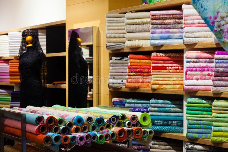 Interior De La Tienda De La Tela Imagen de archivo - Imagen de ...