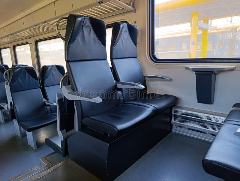 Interior De La Vista Lateral De Un Tren Foto de archivo - Imagen de ...