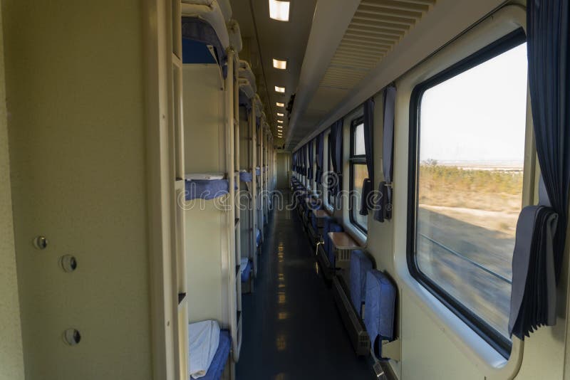 Interior De Un Coche De Tren Foto de archivo - Imagen de cristal, viaje ...