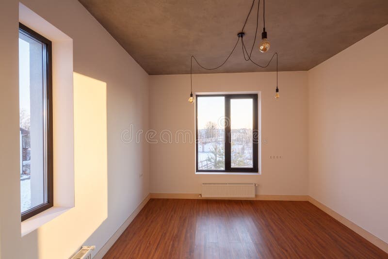 Interior De Un Cuarto Vacío Con El Cableado Laminado Y Externo Foto de ...