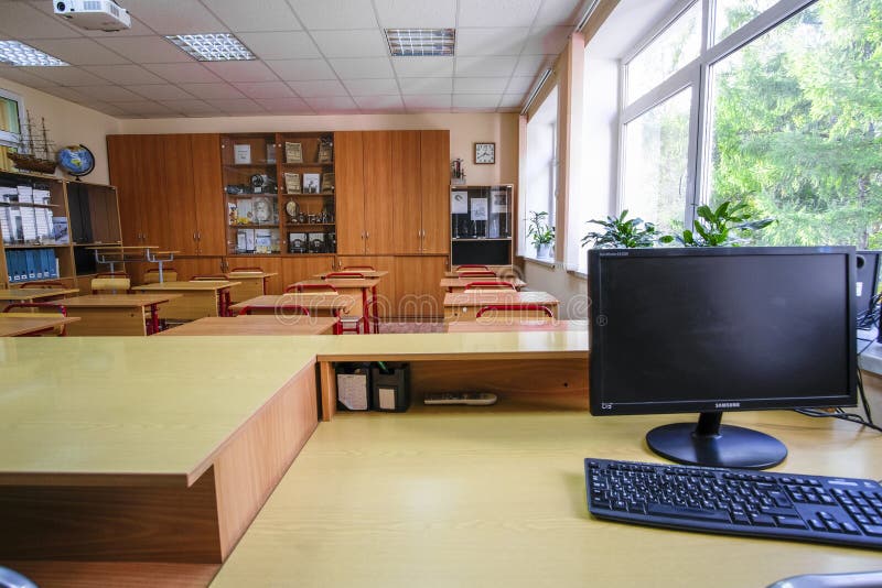 Interior De Una Sala De Clase Moderna De La Escuela Fotografía ...