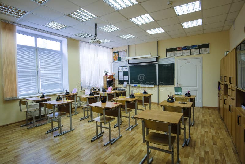 Interior De Una Sala De Clase Moderna De La Escuela Imagen editorial ...