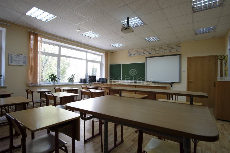 Interior De Una Sala De Clase Moderna De La Escuela Imagen de archivo ...