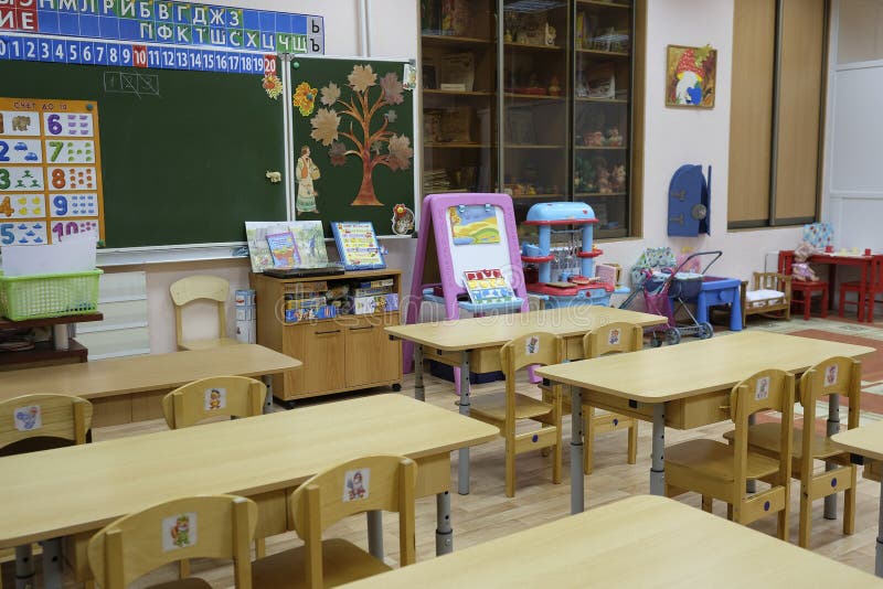 Interior De Una Sala De Clase Moderna De La Escuela Imagen de archivo ...