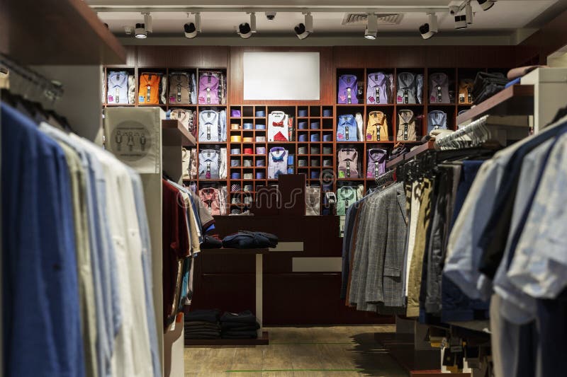 Interior De Una Tienda De Ropa De Mens. Estilo Y Moda Foto de archivo ...