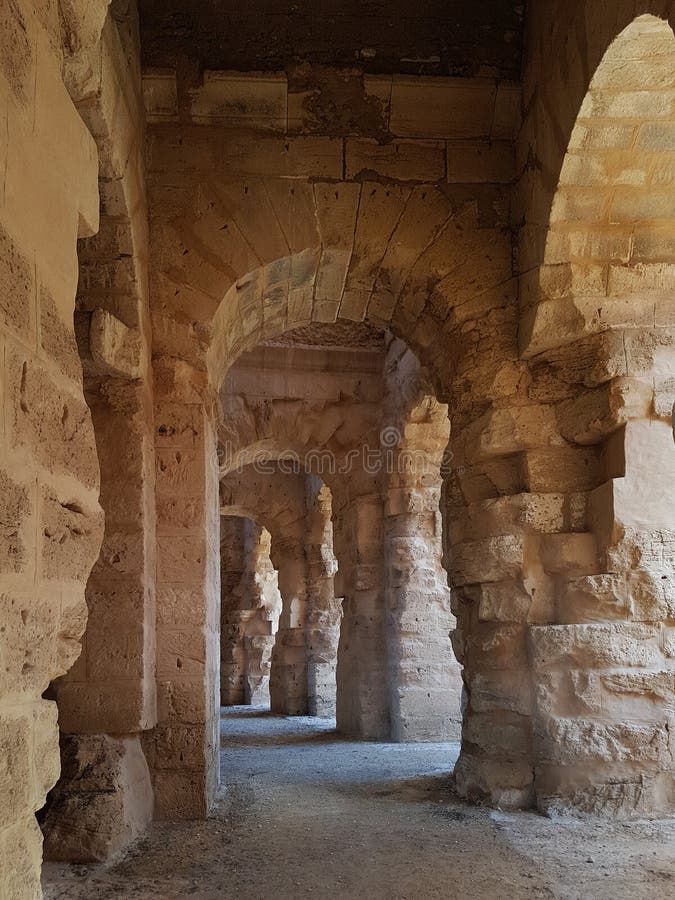 Interior Del Anfiteatro De El Jem Imagen de archivo - Imagen de caliza ...