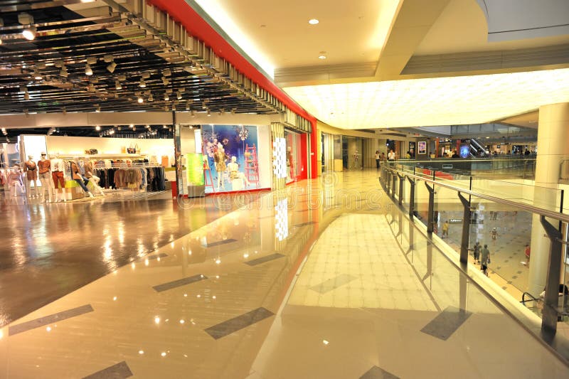 Interior De Un Centro Comercial Imagen de archivo - Imagen de compras ...