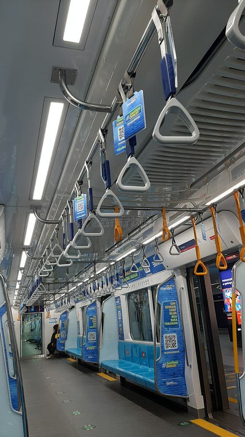 Interior Del Metro Metro Metro Tren Mrt Jakarta Foto editorial - Imagen ...
