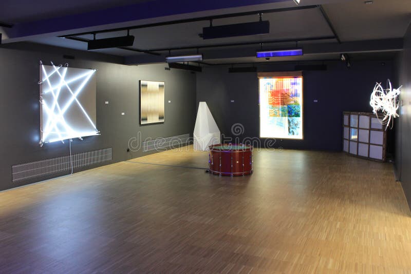Interior Del Museo De Arte Moderno Con Instalaciones Imagen editorial ...