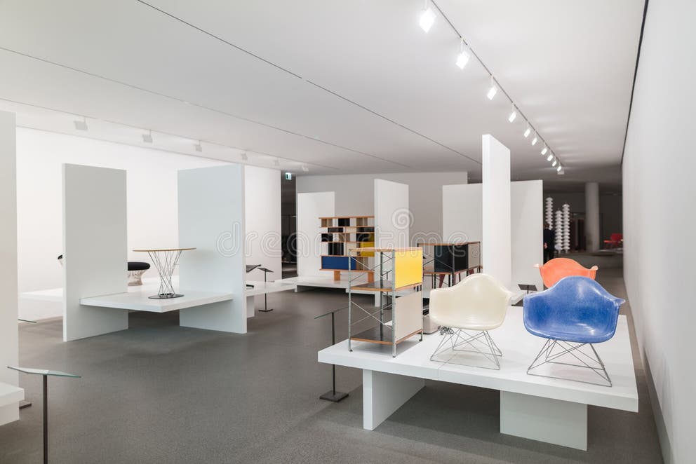 Interior Del Pinakotheke Der Moderne Foto editorial - Imagen de silla ...