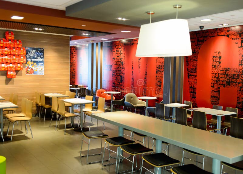 Interior Del Restaurante De McDonald's Foto editorial - Imagen de ...