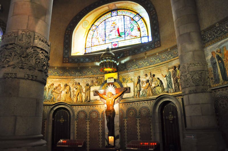 Columna Del Corazón De Sagrat Imagen de archivo - Imagen de neanderthal ...