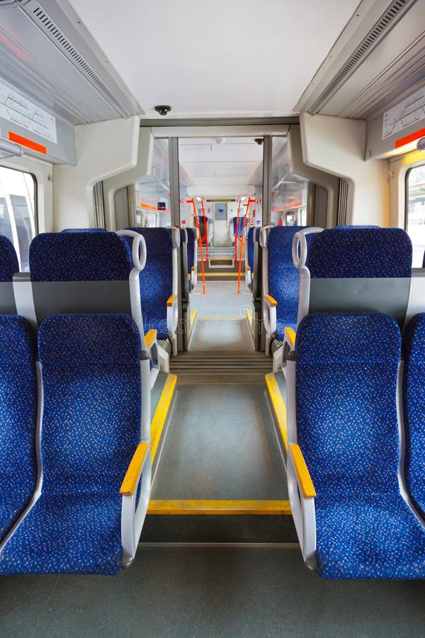 Interior del tren imagen de archivo. Imagen de carril - 19347447