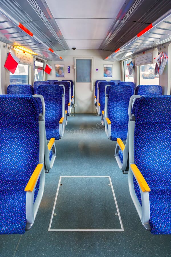 Interior del tren imagen de archivo. Imagen de carril - 19347447