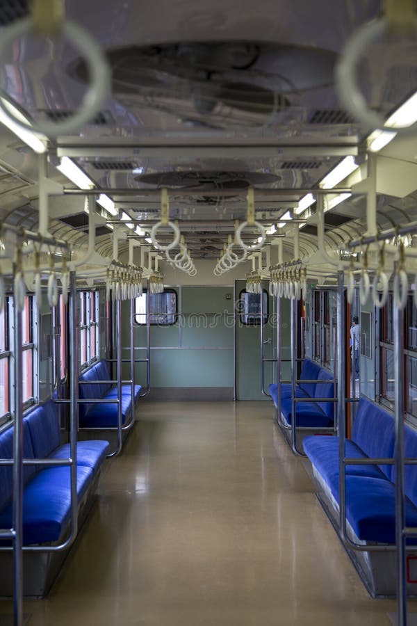 Interior del tren foto de archivo. Imagen de recorrido - 82716384