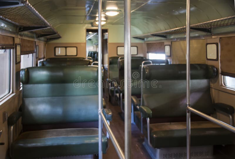 Interior Del Vintage De Un Carro Del Tren Foto de archivo - Imagen de ...