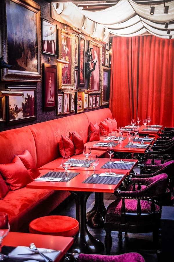 Beautiful Lounge Interior Decoration with Carpets, Lighting and ...