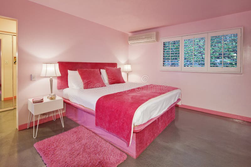 Interior Design Della Camera Da Letto Rosa Immagine Stock - Immagine di ...