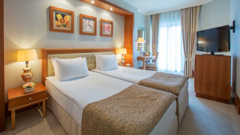 Interior Design Grande Camera Da Letto Moderna Fotografia Stock ...