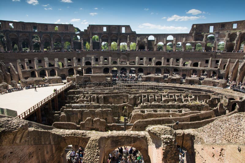 Interior do coliseu foto de stock. Imagem de famoso, europa - 40804994