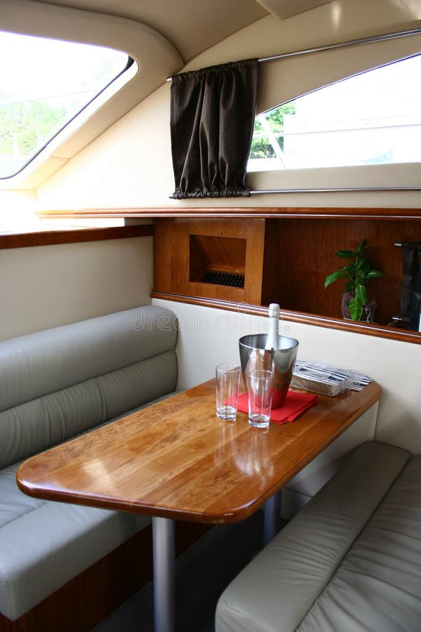 Interior do iate foto de stock. Imagem de chique, frasco - 3317806