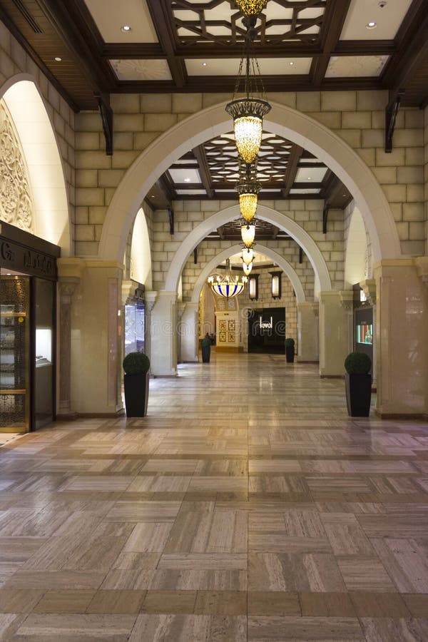 Interior Do Shopping De Dubai, Com Seu Arco Imagem de Stock - Imagem de ...