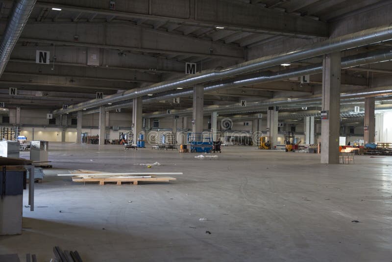 Interior of Empty Warehouse: Empty Factory Building Stock Photo - Image ...